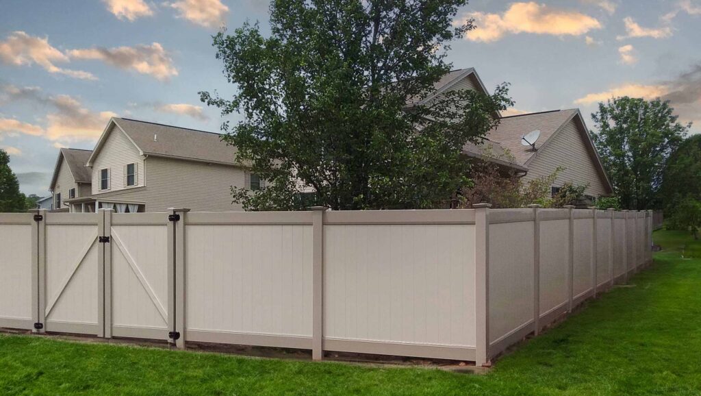 Saratoga - KVT Keystone Vinyl Fence