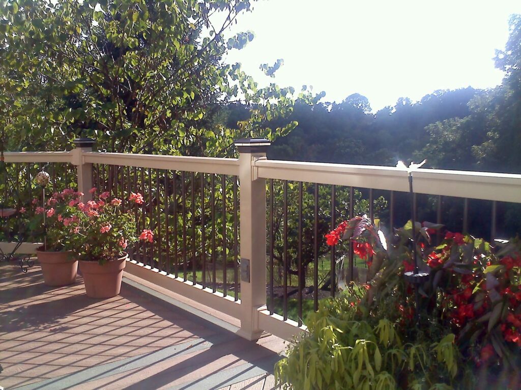 Vintage - KVT Keystone Vinyl Fence